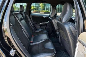 Black Volvo XC60 2014 in Vilnius, with an engine capacity of 2.00 L and mileage of 177 thousand km for 10350 €, photo 10 on AUTOMOTO.COM.LV