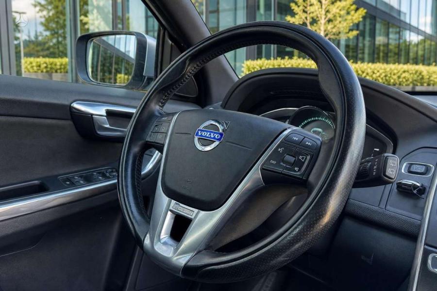 Black Volvo XC60 2014 in Vilnius, with an engine capacity of 2.00 L and mileage of 177 thousand km for 10350 €, photo 12 on AUTOMOTO.COM.LV