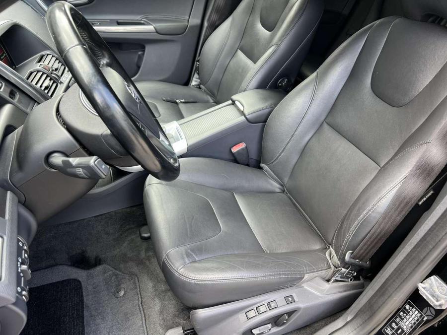 Melns Volvo XC60 2014 Kazlų Rūda, ar dzinēja tilpumu 1.97 L un nobraukumu 286 tūkst. km par 9000 €, foto 24 vietnē AUTOMOTO.COM.LV