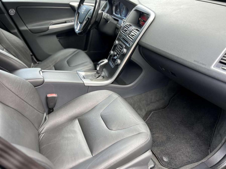 Melns Volvo XC60 2014 Kazlų Rūda, ar dzinēja tilpumu 1.97 L un nobraukumu 286 tūkst. km par 9000 €, foto 26 vietnē AUTOMOTO.COM.LV