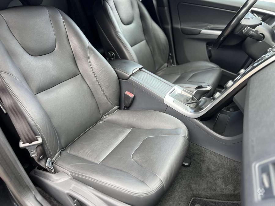 Melns Volvo XC60 2014 Kazlų Rūda, ar dzinēja tilpumu 1.97 L un nobraukumu 286 tūkst. km par 9000 €, foto 27 vietnē AUTOMOTO.COM.LV