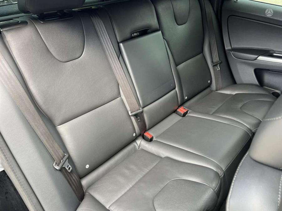 Melns Volvo XC60 2014 Kazlų Rūda, ar dzinēja tilpumu 1.97 L un nobraukumu 286 tūkst. km par 9000 €, foto 29 vietnē AUTOMOTO.COM.LV