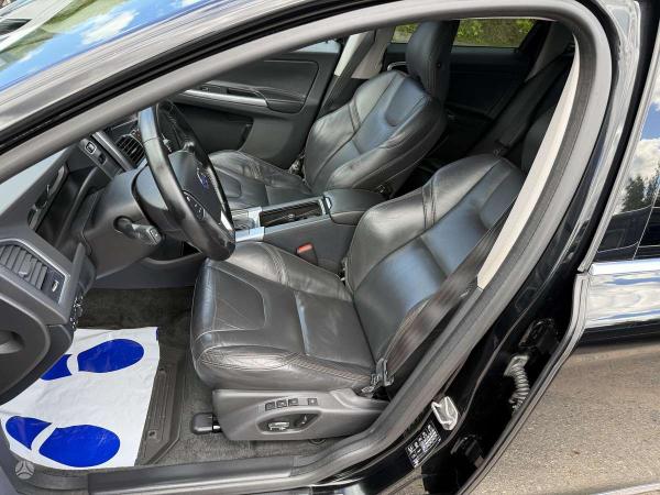 Black Volvo XC60 2014 in Siauliai, with an engine capacity of 2.40 L and mileage of 327 thousand km for 9650 €, photo 11 on AUTOMOTO.COM.LV