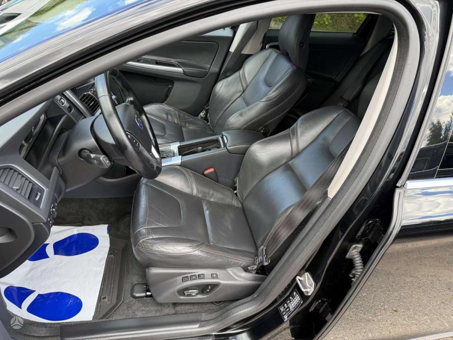 Melns Volvo XC60 2014 Šauļi, ar dzinēja tilpumu 2.40 L un nobraukumu 327 tūkst. km par 9650 €, foto 11 vietnē AUTOMOTO.COM.LV
