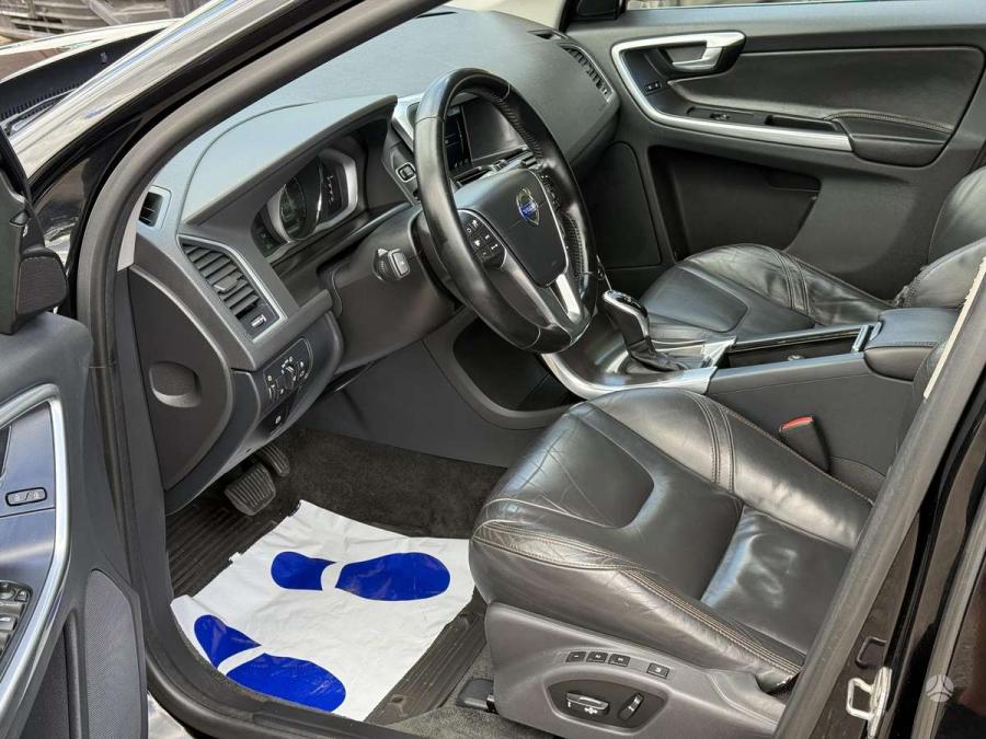 Melns Volvo XC60 2014 Šauļi, ar dzinēja tilpumu 2.40 L un nobraukumu 327 tūkst. km par 9650 €, foto 12 vietnē AUTOMOTO.COM.LV