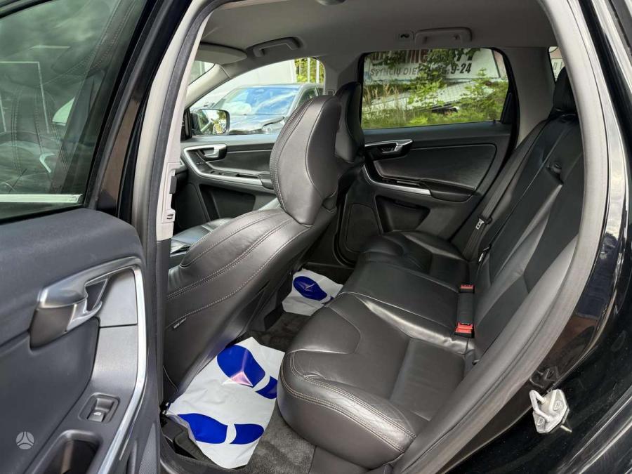 Melns Volvo XC60 2014 Šauļi, ar dzinēja tilpumu 2.40 L un nobraukumu 327 tūkst. km par 9650 €, foto 14 vietnē AUTOMOTO.COM.LV