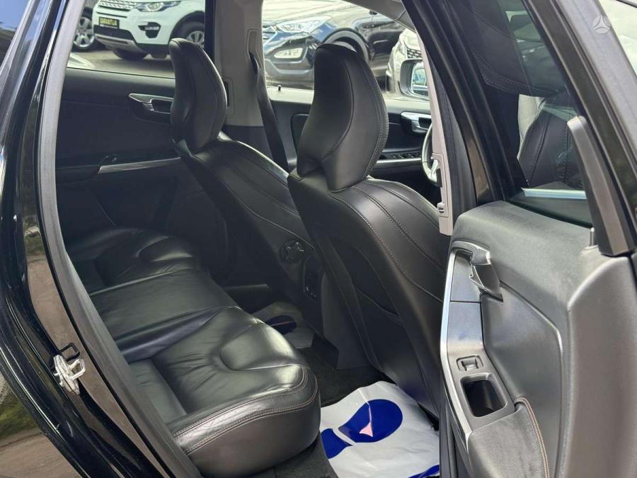 Melns Volvo XC60 2014 Šauļi, ar dzinēja tilpumu 2.40 L un nobraukumu 327 tūkst. km par 9650 €, foto 15 vietnē AUTOMOTO.COM.LV
