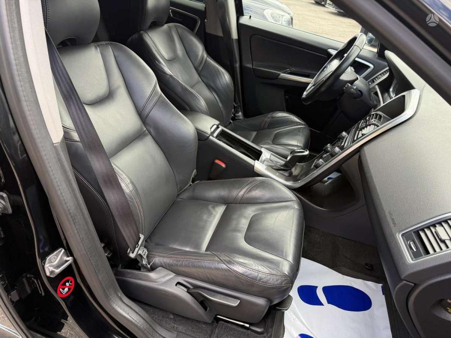 Melns Volvo XC60 2014 Šauļi, ar dzinēja tilpumu 2.40 L un nobraukumu 327 tūkst. km par 9650 €, foto 16 vietnē AUTOMOTO.COM.LV
