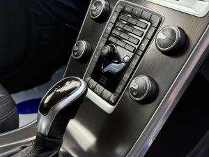 Melns Volvo XC60 2014 Šauļi, ar dzinēja tilpumu 2.40 L un nobraukumu 327 tūkst. km par 9650 €, foto 17 vietnē AUTOMOTO.COM.LV