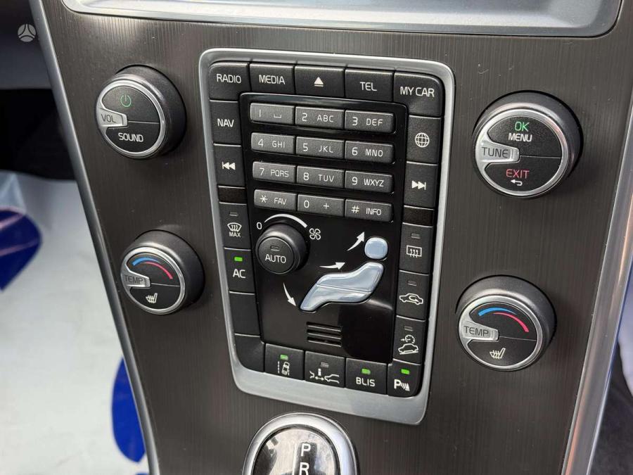 Melns Volvo XC60 2014 Šauļi, ar dzinēja tilpumu 2.40 L un nobraukumu 327 tūkst. km par 9650 €, foto 18 vietnē AUTOMOTO.COM.LV