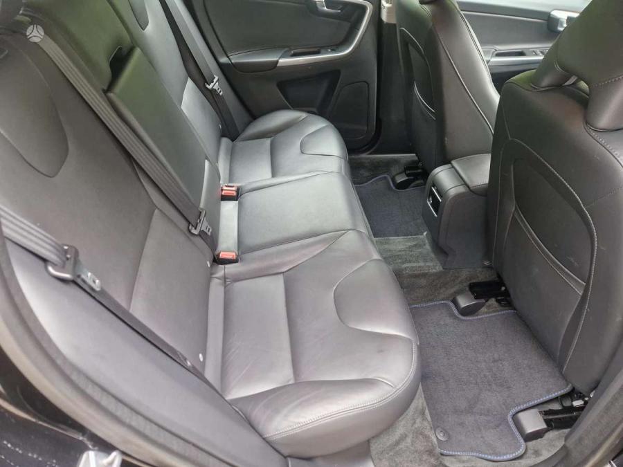 Melns Volvo XC60 2014 Viļņa, ar dzinēja tilpumu 1.98 L un nobraukumu 260 tūkst. km par 11650 €, foto 18 vietnē AUTOMOTO.COM.LV
