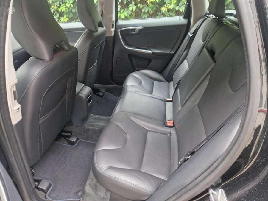 Melns Volvo XC60 2014 Viļņa, ar dzinēja tilpumu 1.98 L un nobraukumu 260 tūkst. km par 11650 €, foto 22 vietnē AUTOMOTO.COM.LV