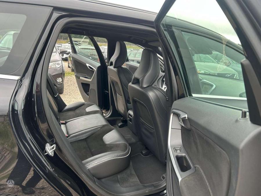 Melns Volvo XC60 2014 Viļņa, ar dzinēja tilpumu 2.40 L un nobraukumu 208 tūkst. km par 14350 €, foto 16 vietnē AUTOMOTO.COM.LV