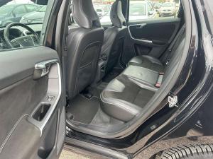 Melns Volvo XC60 2014 Viļņa, ar dzinēja tilpumu 2.40 L un nobraukumu 208 tūkst. km par 14350 €, foto 20 vietnē AUTOMOTO.COM.LV