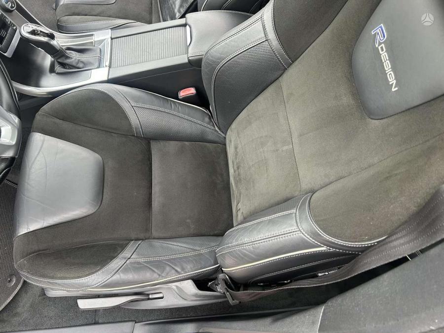 Melns Volvo XC60 2014 Viļņa, ar dzinēja tilpumu 2.40 L un nobraukumu 208 tūkst. km par 14350 €, foto 25 vietnē AUTOMOTO.COM.LV
