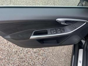 Melns Volvo XC60 2014 Viļņa, ar dzinēja tilpumu 2.40 L un nobraukumu 208 tūkst. km par 14350 €, foto 26 vietnē AUTOMOTO.COM.LV