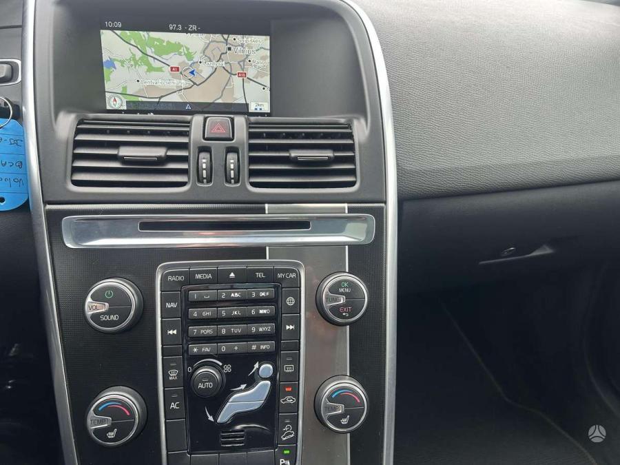 Melns Volvo XC60 2014 Viļņa, ar dzinēja tilpumu 2.40 L un nobraukumu 208 tūkst. km par 14350 €, foto 30 vietnē AUTOMOTO.COM.LV