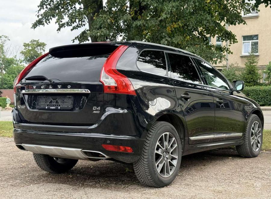 Black Volvo XC60 2014 in Ukmerge, with an engine capacity of 2.40 L and mileage of 284 thousand km for 11750 €, photo 5 on AUTOMOTO.COM.LV