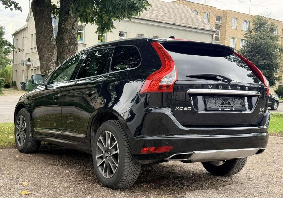 Black Volvo XC60 2014 in Ukmerge, with an engine capacity of 2.40 L and mileage of 284 thousand km for 11750 €, photo 6 on AUTOMOTO.COM.LV