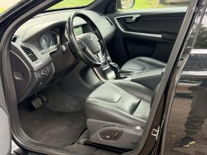 Black Volvo XC60 2014 in Ukmerge, with an engine capacity of 2.40 L and mileage of 284 thousand km for 11750 €, photo 8 on AUTOMOTO.COM.LV