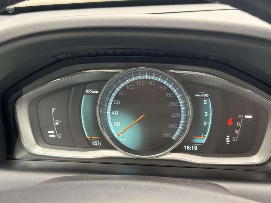 Black Volvo XC60 2014 in Ukmerge, with an engine capacity of 2.40 L and mileage of 284 thousand km for 11750 €, photo 12 on AUTOMOTO.COM.LV