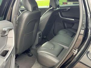 Black Volvo XC60 2014 in Ukmerge, with an engine capacity of 2.40 L and mileage of 284 thousand km for 11750 €, photo 14 on AUTOMOTO.COM.LV