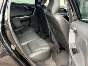 Black Volvo XC60 2014 in Ukmerge, with an engine capacity of 2.40 L and mileage of 284 thousand km for 11750 €, photo 15 on AUTOMOTO.COM.LV