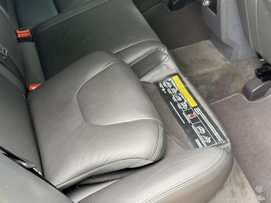 Black Volvo XC60 2014 in Ukmerge, with an engine capacity of 2.40 L and mileage of 284 thousand km for 11750 €, photo 16 on AUTOMOTO.COM.LV