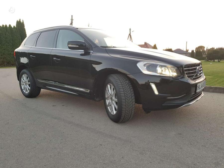 Black Volvo XC60 2014 in Pakruojis, with an engine capacity of 2.40 L and mileage of 271 thousand km for 13799 €, photo 3 on AUTOMOTO.COM.LV