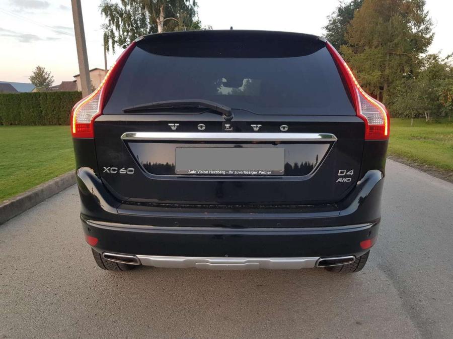 Black Volvo XC60 2014 in Pakruojis, with an engine capacity of 2.40 L and mileage of 271 thousand km for 13799 €, photo 11 on AUTOMOTO.COM.LV