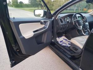 Black Volvo XC60 2014 in Pakruojis, with an engine capacity of 2.40 L and mileage of 271 thousand km for 13799 €, photo 14 on AUTOMOTO.COM.LV