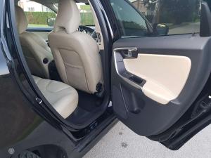 Black Volvo XC60 2014 in Pakruojis, with an engine capacity of 2.40 L and mileage of 271 thousand km for 13799 €, photo 17 on AUTOMOTO.COM.LV