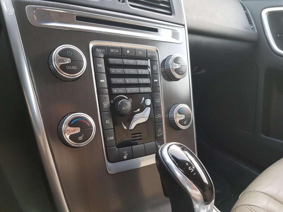 Black Volvo XC60 2014 in Pakruojis, with an engine capacity of 2.40 L and mileage of 271 thousand km for 13799 €, photo 18 on AUTOMOTO.COM.LV