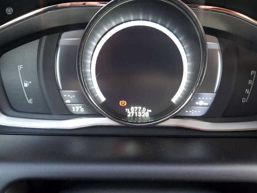 Black Volvo XC60 2014 in Pakruojis, with an engine capacity of 2.40 L and mileage of 271 thousand km for 13799 €, photo 19 on AUTOMOTO.COM.LV