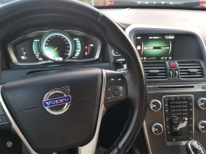 Black Volvo XC60 2014 in Pakruojis, with an engine capacity of 2.40 L and mileage of 271 thousand km for 13799 €, photo 20 on AUTOMOTO.COM.LV
