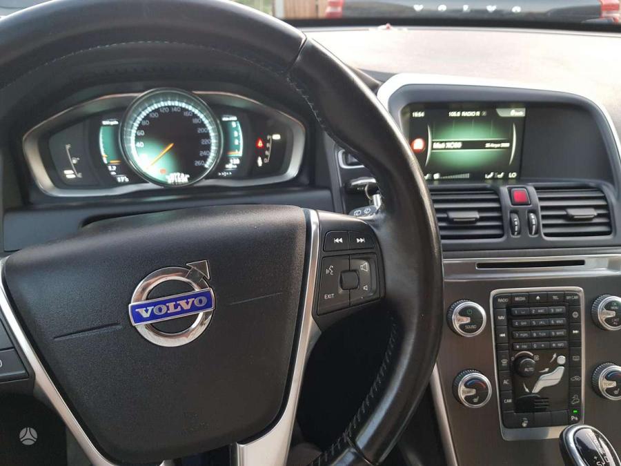Black Volvo XC60 2014 in Pakruojis, with an engine capacity of 2.40 L and mileage of 271 thousand km for 13799 €, photo 20 on AUTOMOTO.COM.LV