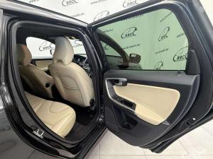 Black Volvo XC60 2014 in Vilnius, with an engine capacity of 2.40 L and mileage of 329 thousand km for 8900 €, photo 9 on AUTOMOTO.COM.LV