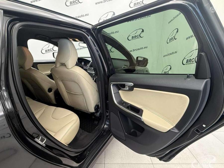 Black Volvo XC60 2014 in Vilnius, with an engine capacity of 2.40 L and mileage of 329 thousand km for 8900 €, photo 9 on AUTOMOTO.COM.LV