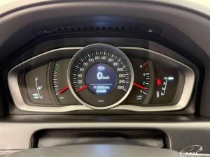 Black Volvo XC60 2014 in Vilnius, with an engine capacity of 2.40 L and mileage of 329 thousand km for 8900 €, photo 13 on AUTOMOTO.COM.LV