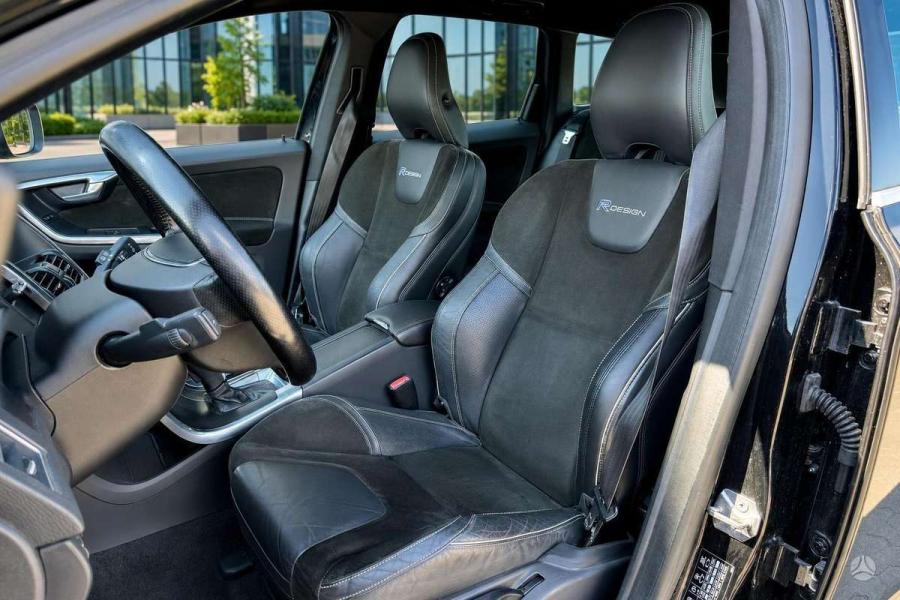 Black Volvo XC60 2014 in Vilnius, with an engine capacity of 2.00 L and mileage of 177 thousand km for 10350 €, photo 9 on AUTOMOTO.COM.LV