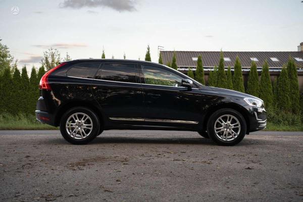 Melns Volvo XC60 2014 Elektrėnai, ar dzinēja tilpumu 2.40 L un nobraukumu 213 tūkst. km par 13800 €, foto 3 vietnē AUTOMOTO.COM.LV