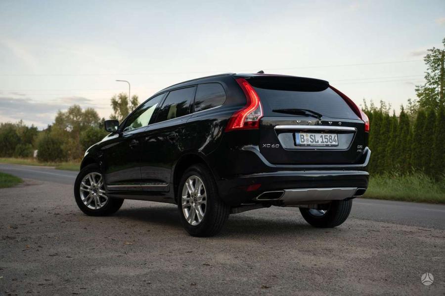 Melns Volvo XC60 2014 Elektrėnai, ar dzinēja tilpumu 2.40 L un nobraukumu 213 tūkst. km par 13800 €, foto 6 vietnē AUTOMOTO.COM.LV