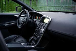 Melns Volvo XC60 2014 Elektrėnai, ar dzinēja tilpumu 2.40 L un nobraukumu 213 tūkst. km par 13800 €, foto 19 vietnē AUTOMOTO.COM.LV