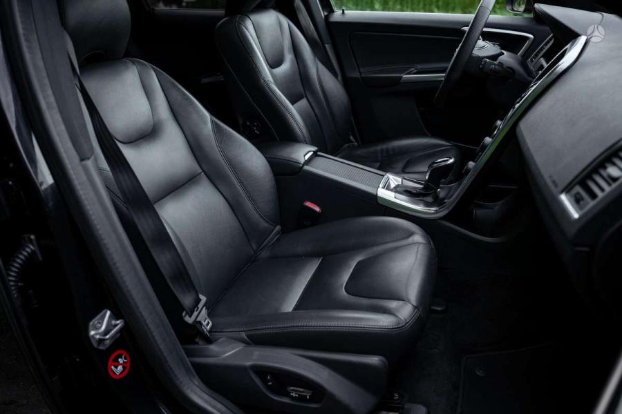 Melns Volvo XC60 2014 Elektrėnai, ar dzinēja tilpumu 2.40 L un nobraukumu 213 tūkst. km par 13800 €, foto 20 vietnē AUTOMOTO.COM.LV