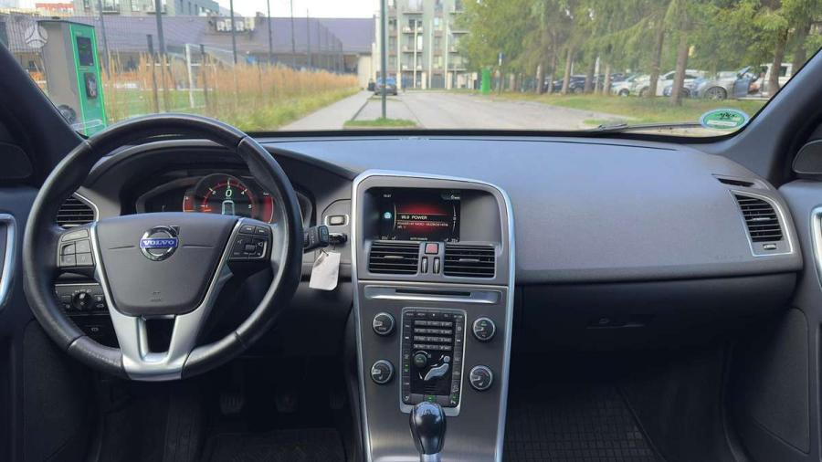 Melns Volvo XC60 2014 Viļņa, ar dzinēja tilpumu 2.40 L un nobraukumu 271 tūkst. km par 12100 €, foto 17 vietnē AUTOMOTO.COM.LV