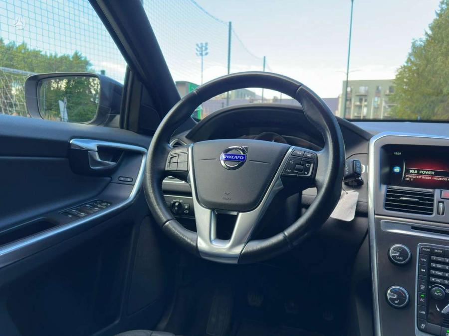 Melns Volvo XC60 2014 Viļņa, ar dzinēja tilpumu 2.40 L un nobraukumu 271 tūkst. km par 12100 €, foto 18 vietnē AUTOMOTO.COM.LV