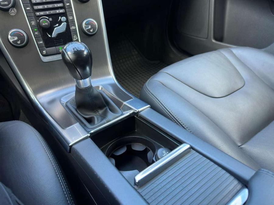 Melns Volvo XC60 2014 Viļņa, ar dzinēja tilpumu 2.40 L un nobraukumu 271 tūkst. km par 12100 €, foto 24 vietnē AUTOMOTO.COM.LV