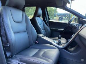 Melns Volvo XC60 2014 Viļņa, ar dzinēja tilpumu 2.40 L un nobraukumu 271 tūkst. km par 12100 €, foto 27 vietnē AUTOMOTO.COM.LV