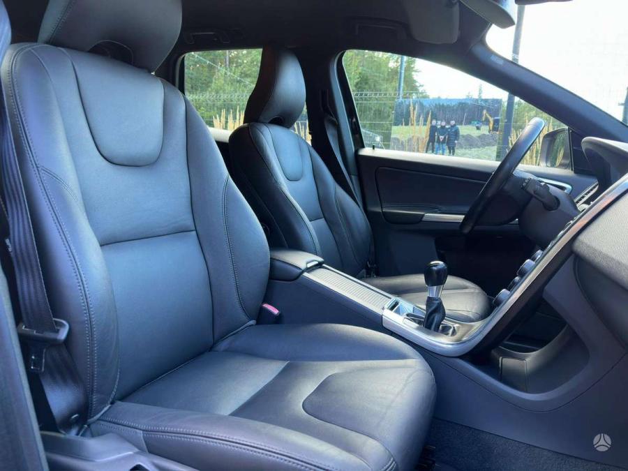 Melns Volvo XC60 2014 Viļņa, ar dzinēja tilpumu 2.40 L un nobraukumu 271 tūkst. km par 12100 €, foto 27 vietnē AUTOMOTO.COM.LV