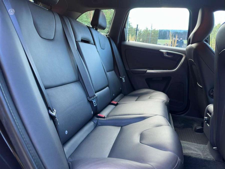 Melns Volvo XC60 2014 Viļņa, ar dzinēja tilpumu 2.40 L un nobraukumu 271 tūkst. km par 12100 €, foto 29 vietnē AUTOMOTO.COM.LV